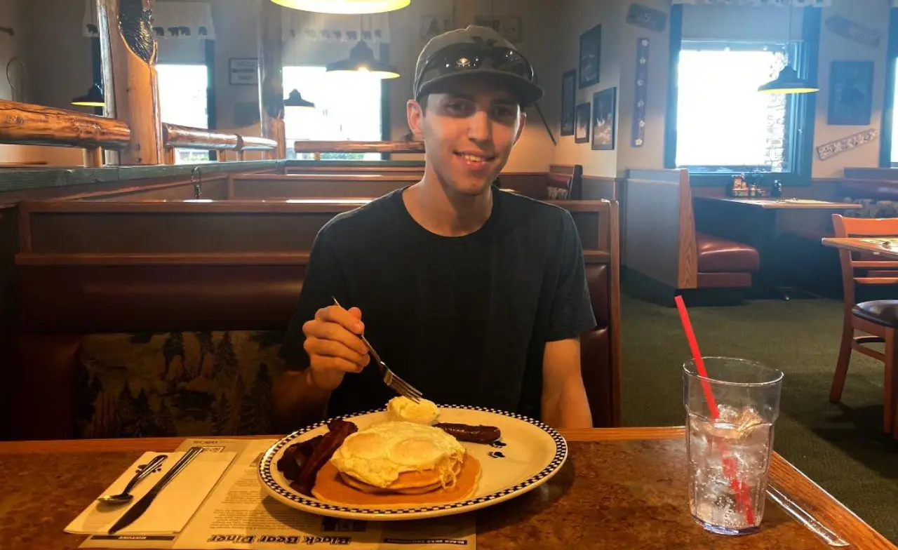 Tyler Robinson: blanco, conservador y de familia republicana