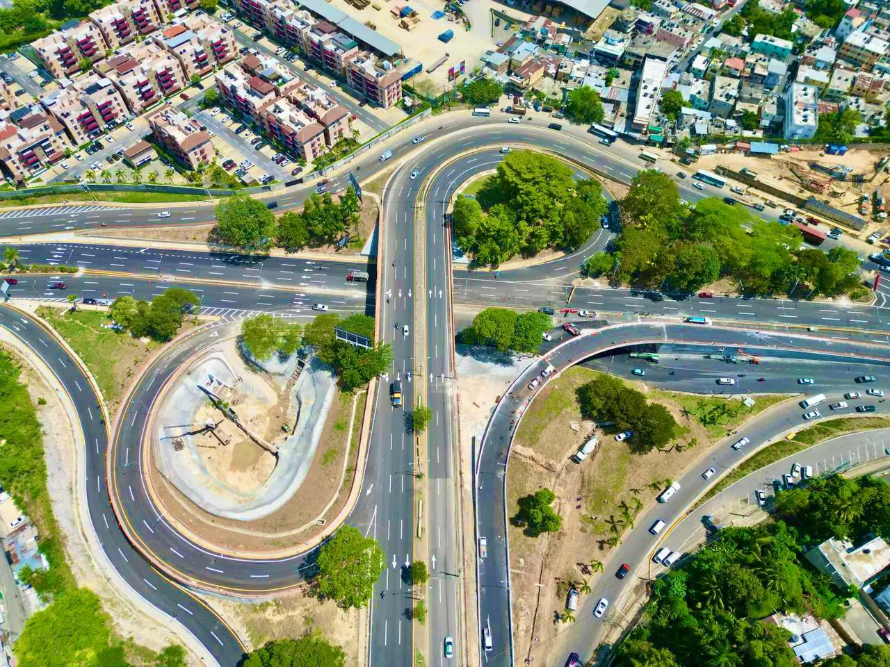 Inauguran paso a desnivel 27 de Febrero–Isabel Aguiar