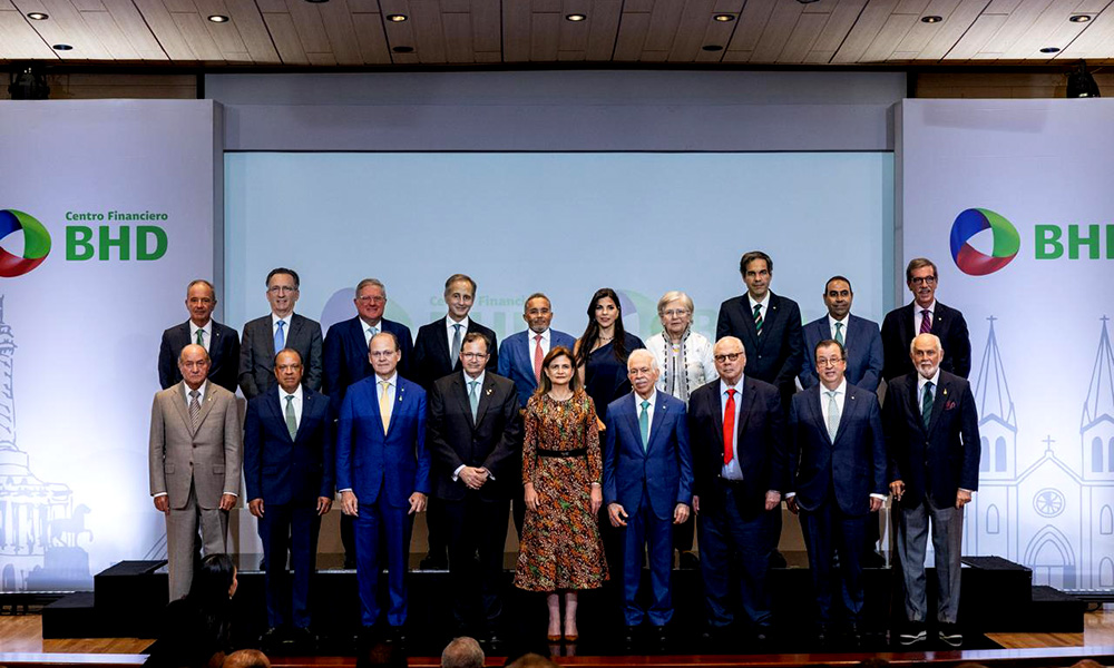 Banco BHD dona RD$100 millones preservar Ateneo - Periódico elCaribe