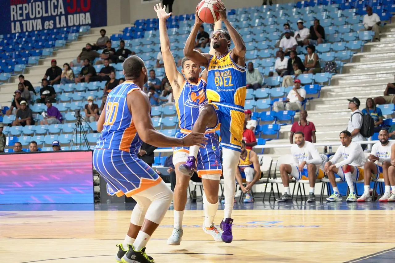 Mauricio Báez sigue en rumbo ganador y asciende