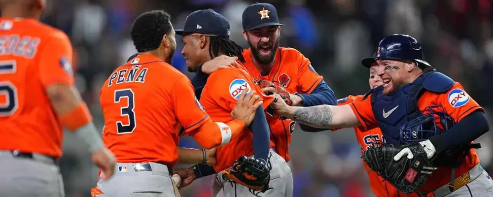 Los Astros de Houston lanzan un no-hitter combinado - Periódico elCaribe