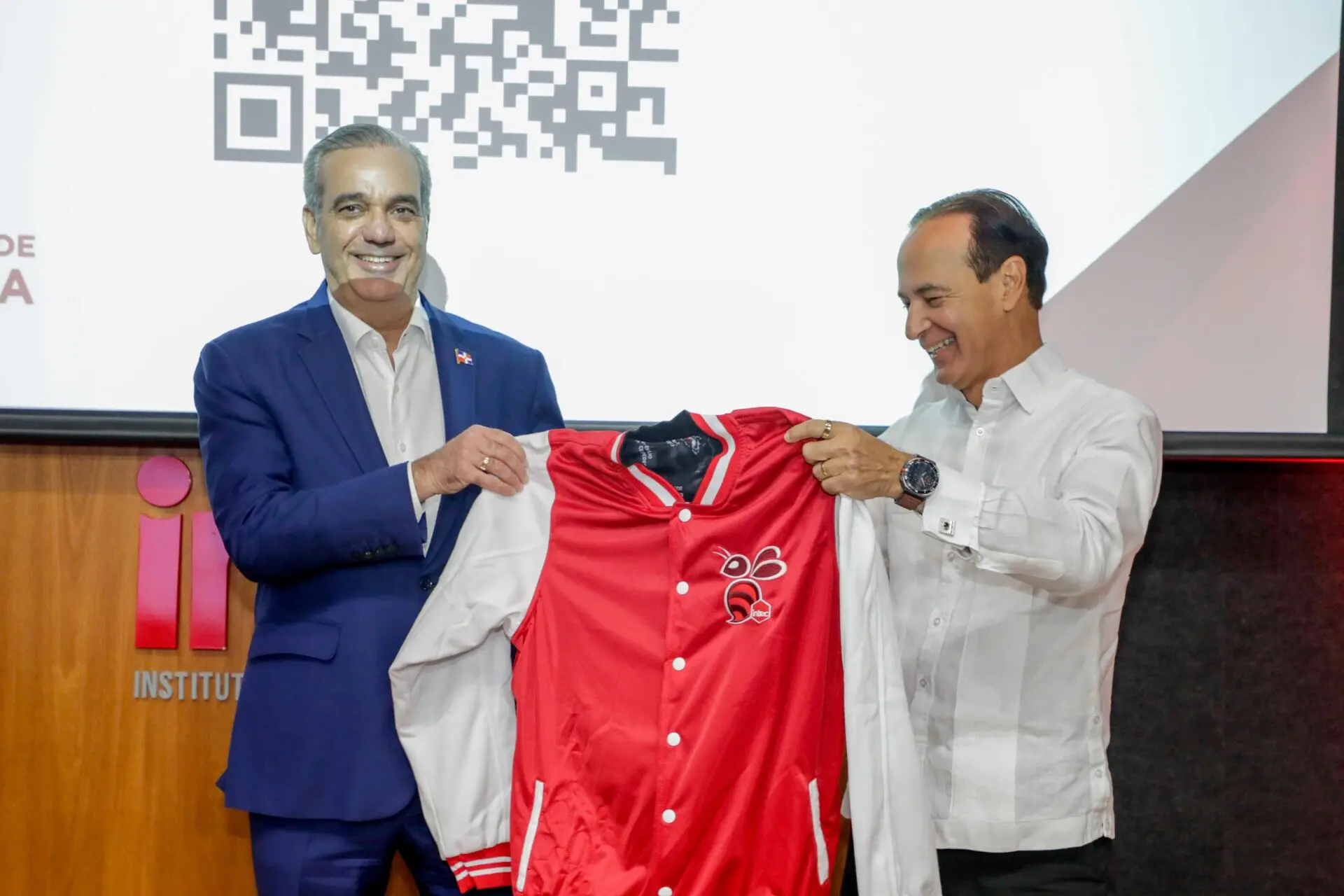 Abinader aboga por un equilibrio entre eficiencia económica