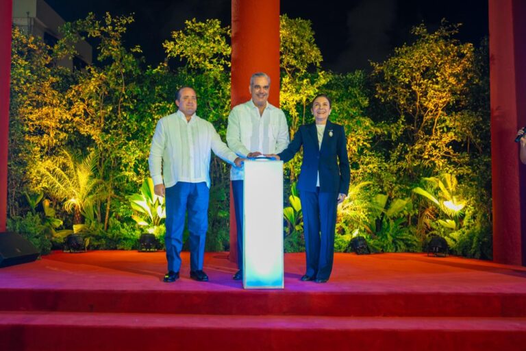 Abinader y Mejía inauguran Parque Paseo 30 de Mayo - Periódico elCaribe